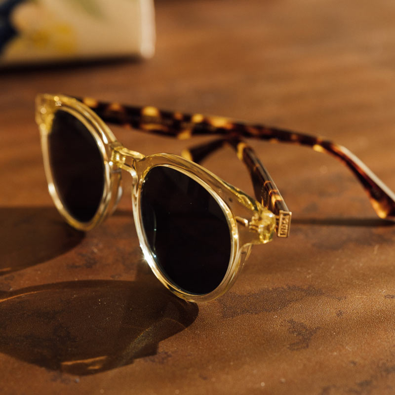 Round sunglasses in acetate: Color s30 Model 076SG - Frames Curated By